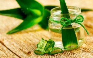 Crema de aloe vera para quemaduras del sol o aceite